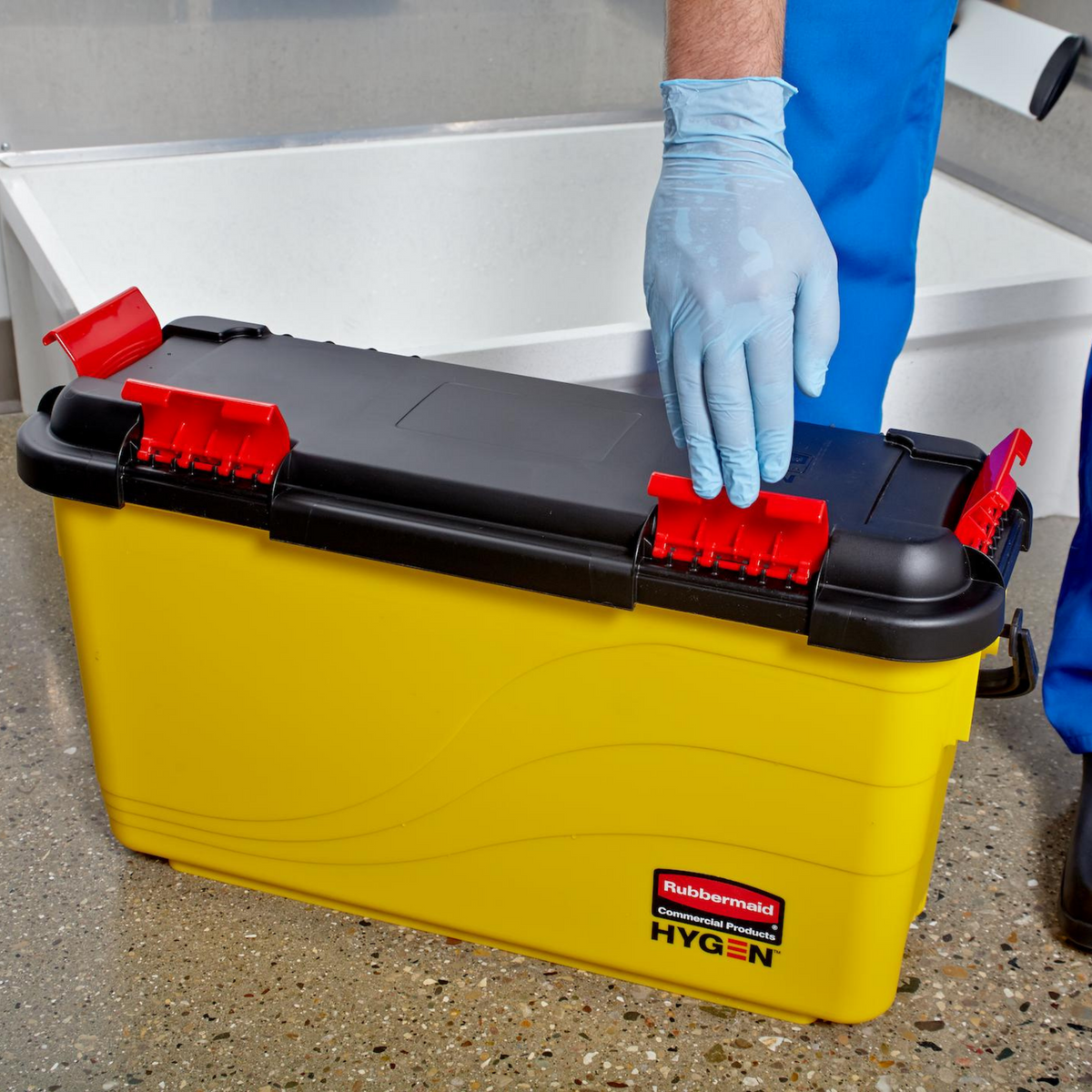 Rubbermaid HYGEN Microfiber Charging Bucket, Yellow – ChefEquipment.com